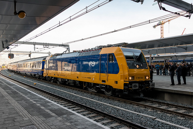 Máxima en Mathilde per koninklijke trein naar Utrecht - Treinenweb
