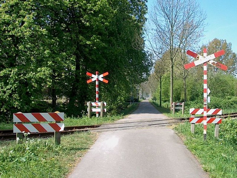 ProRail gaat deel van onbeveiligde overwegen afsluiten - Treinenweb