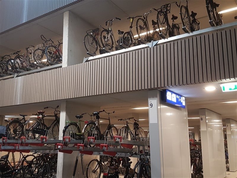 Grootste fietsenstalling Utrecht Centraal groeit uit zijn jasje ...