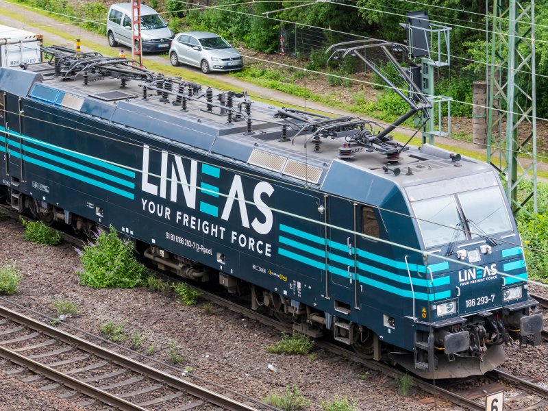 Eerste internationale vrachttrein met vers voedsel rijdt aan het eind ... Eerste internationale vrachttrein met vers voedsel rijdt aan het eind ...